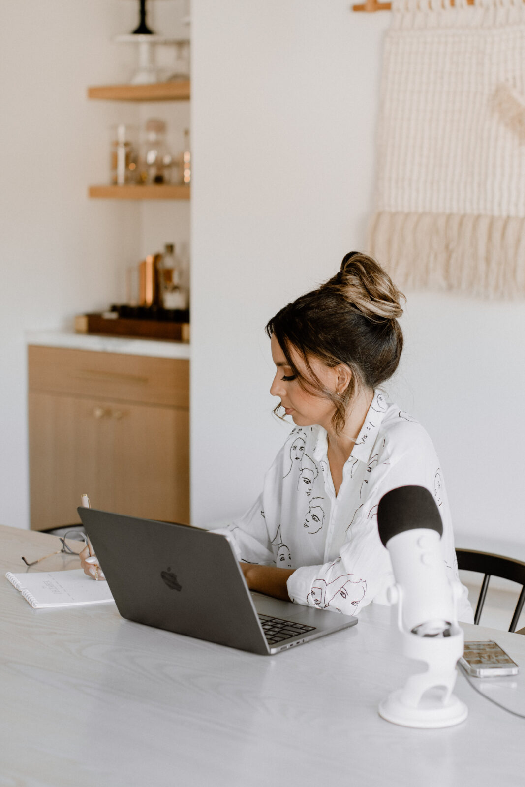 A Complete Guide to Writing Viral UGC Scripts - Catarina Mello